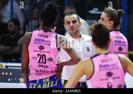 COACH MARCO GASPARI during Savino Del Bene Scandicci vs Igor Gorgonzola ...
