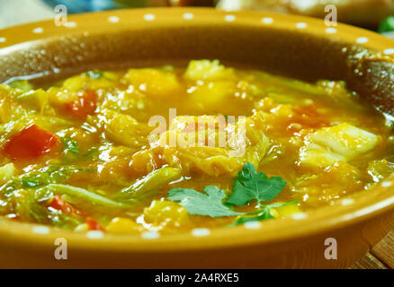 Spaghetti Squash Chow Mein, healthy Chinese takeout Stock Photo - Alamy