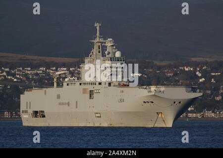 FS Tonnerre (L9014), a Mistral-class amphibious assault ship operated ...
