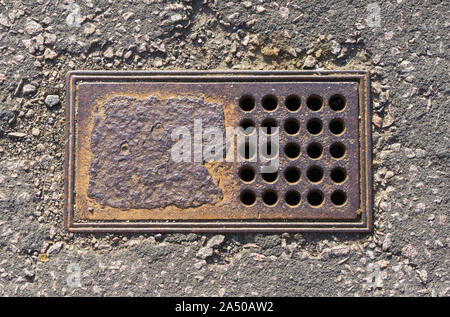 Water access cover on a tarmac pavement Stock Photo - Alamy