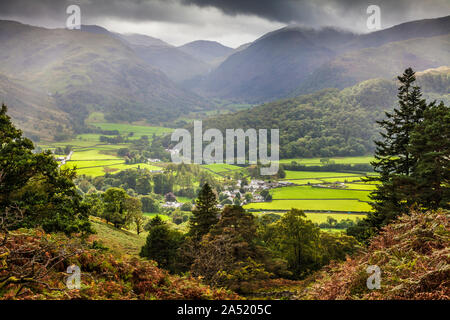 The village of Rosthwaite and scenery of Borrowdale valley in winter ...