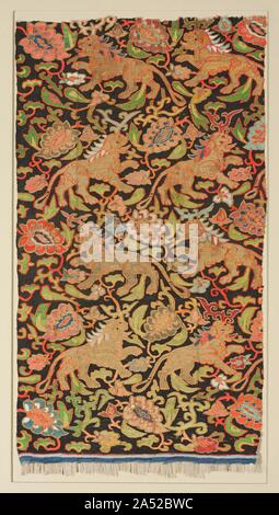 Royalty symbols on a pattern Stock Photo - Alamy