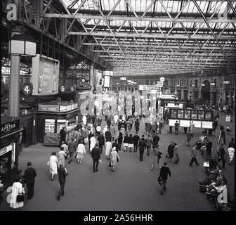 1960s, historical, inside view of a London Underground tube train Stock ...
