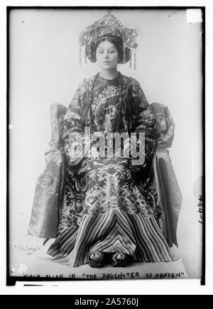 Viola Allen in the ''Daughter of Heaven'' Stock Photo - Alamy