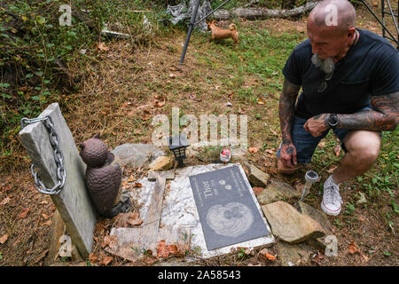 Dahlonega, Georgia, USA. 18th Sep, 2019. CHESTER DOLES shows his old ...