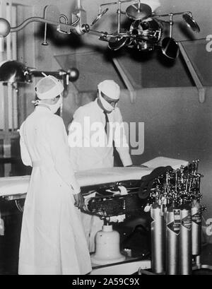 Modern surgery ca. 1905-1945 Stock Photo - Alamy