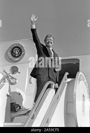 1977 - President Jimmy Carter waves to the crowd that's on hand to ...