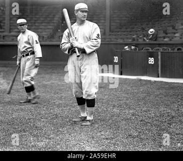 Roger Bresnahan, St. Louis, NL, Miller Huggins in background (baseball ...