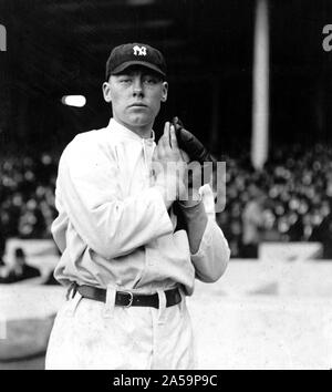 Ray Keating, New York Yankees pitcher, facing front, standing, holding ...
