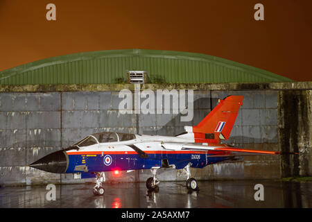 RAF Tornado GR.1, ZA326 in raspberry ripple livery at Threshold.Aero ...