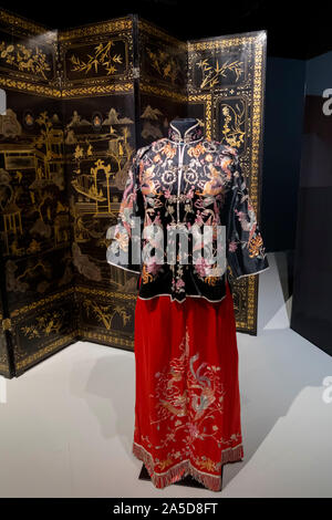 Museu do Oriente, Lisbon, Portugal -- exhibit on traditional Chinese ...