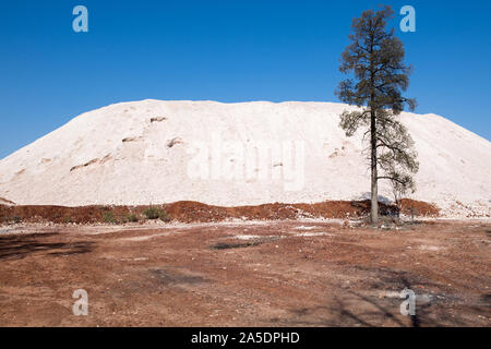 Mine dump site / mullock heap - Grawin Opal Fields, New South Wales ...