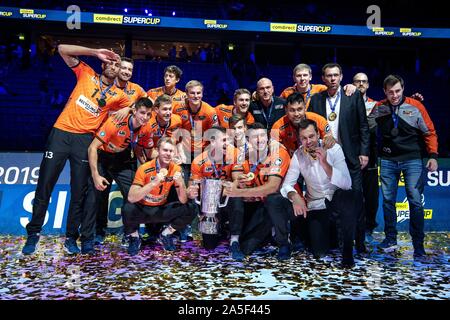 Award ceremony, team photo, team, team photo Berlin with trophy, cup ...