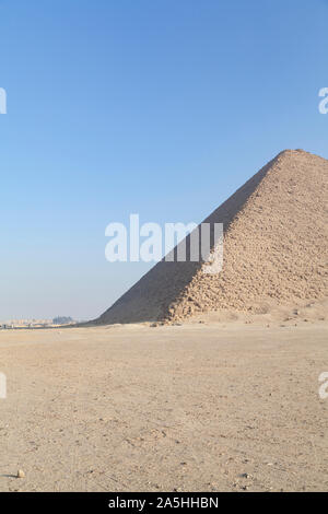The Red Pyramid of Dashur, Egypt Stock Photo - Alamy