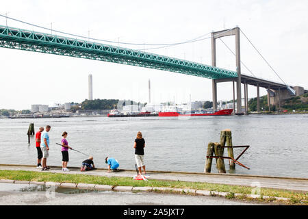 Älvsborg Bridge over Göta Älv River in Gothenburg, Sweden Stock Photo ...