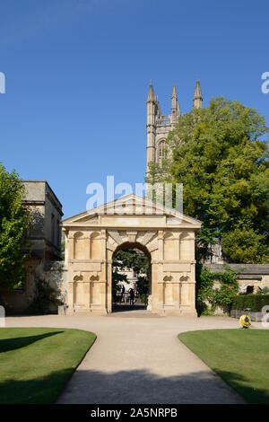 The 1632 stone arch entrance to the Oxford Botanical Garden with the ...