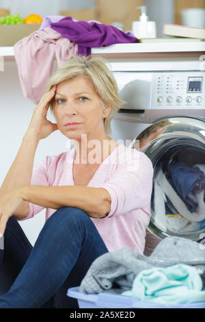 Washing Machine Distressed Sad Frustrated African Woman Stock Photo - Alamy