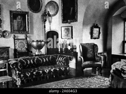 Lady Elizabeth Bowes-Lyon and the Countess of Strathmore, Glamis Castle ...