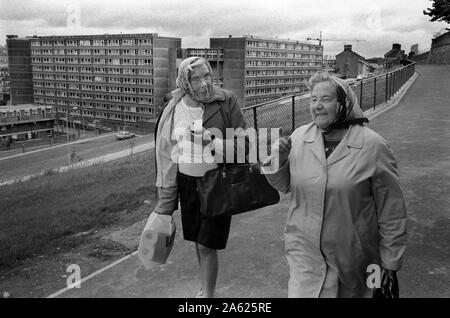 Derry Northern Ireland Londonderry 1970s The Troubles. British soldiers ...