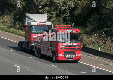 Heavy Recovery breakdown truck hauling a broken down bus. Jim and Tonic ...