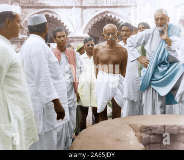 Mahatma Gandhi at meeting after Hindu Muslim riots, East Bengal, India ...