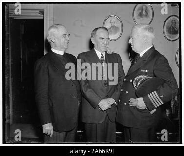 Navy Chaplain Edward Duff opens House session Stock Photo - Alamy