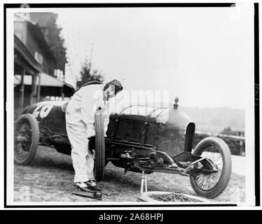 Stutz Weightman Special no. 26 in race() on Benning race track ...