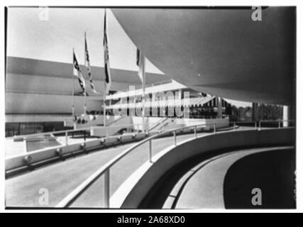 New York World's Fair - Ford Motor Building at night Stock Photo - Alamy