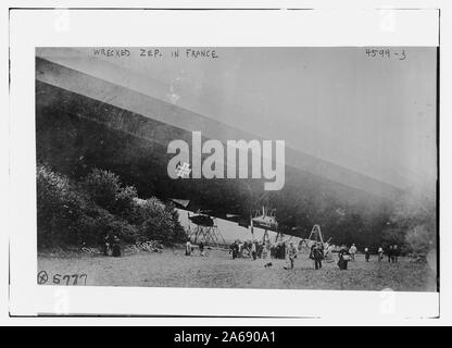 Wrecked zep. zeppelin in France, Photograph shows a German zeppelin ...