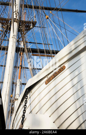 Hull / bow / bows of the Cutty Sark tea clipper sailing ship looking up ...