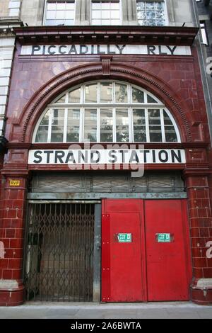 London Underground vintage tile sign tiles point way to trains Turnpike ...