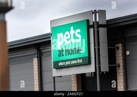 Pets at Home pet shop and vets sign, Southend on Sea, Essex. Pet Stock ...