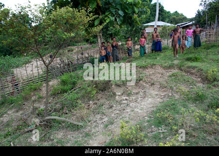 Children from the ethnic Murong (also Mro or Mru) community. Lama ...
