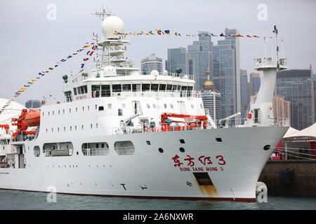 On October 25, the "dongfanghong 3" ship was launched at the port of ...