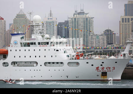 On October 25, the "dongfanghong 3" ship was launched at the port of ...