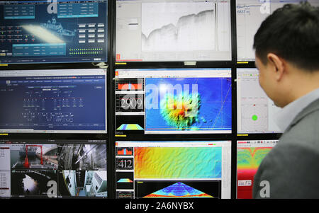 On October 25, the "dongfanghong 3" ship was launched at the port of ...