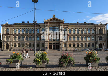 Ateneum, the art museum, Finnish National Gallery, Rautatientori square ...