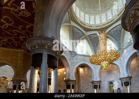 Mihrab, main dome of Sheikh Zayed Bin Sultan Al Nahyan Mosque, Great ...