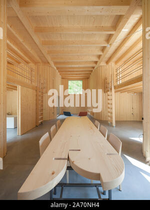 Modern house, wooden interiors open space Stock Photo - Alamy
