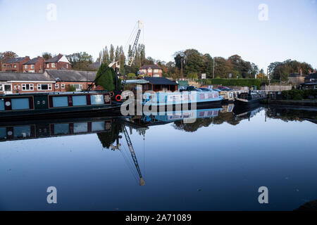 Calder & Hebble Navigation at Shepley Bridge Lock & Marina, Mirfield ...