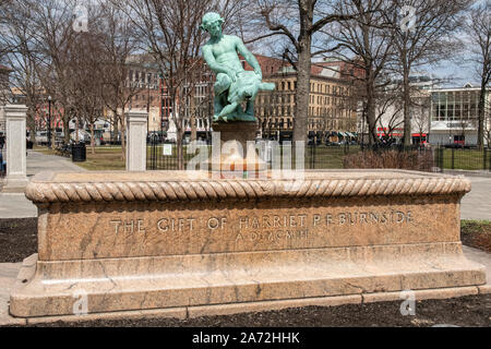 Statue of a turtle Stock Photo - Alamy