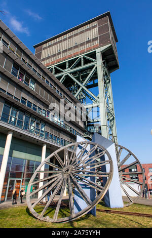 Old colliery winding wheel in Barlestone village, Leicestershire ...