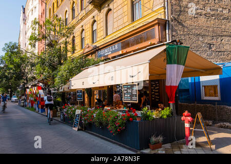 Hungary, Budapest, Raday Street, restaurant, people Stock Photo - Alamy