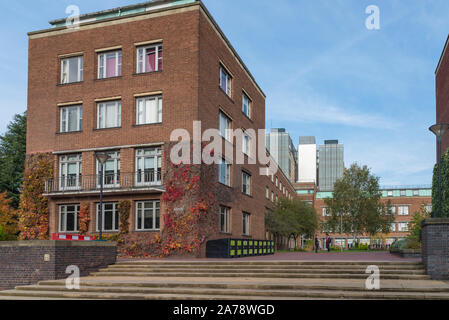 Campus of the University of Birmingham, Edgbaston, UK. A bronze statue ...