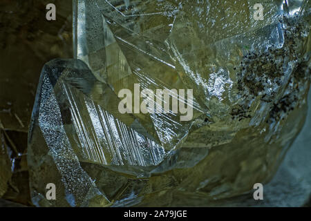 Quartz (SiO2 - silicon dioxide) - The most common mineral on earth ...