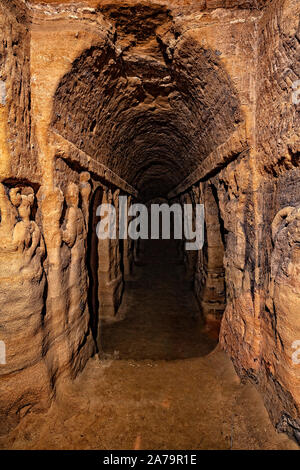 Italia Marche Osimo Grotte Campana Ingresso con figure mitologiche ...