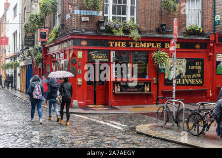 Ireland, Dublin, the Merchant's Arch Pub entrance in the Temple Bar ...