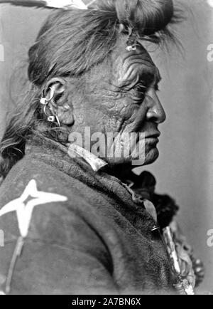 Hoop On the Forehead, Crow Indian, Montana, head-and-shoulders portrait ...
