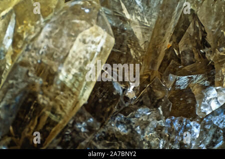 Quartz (SiO2 - silicon dioxide) - The most common mineral on earth ...