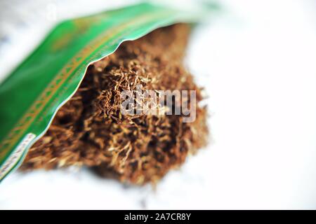 Golden Virginia The Original Gold 50g (Yellow) Hand Rolling Tobacco ...